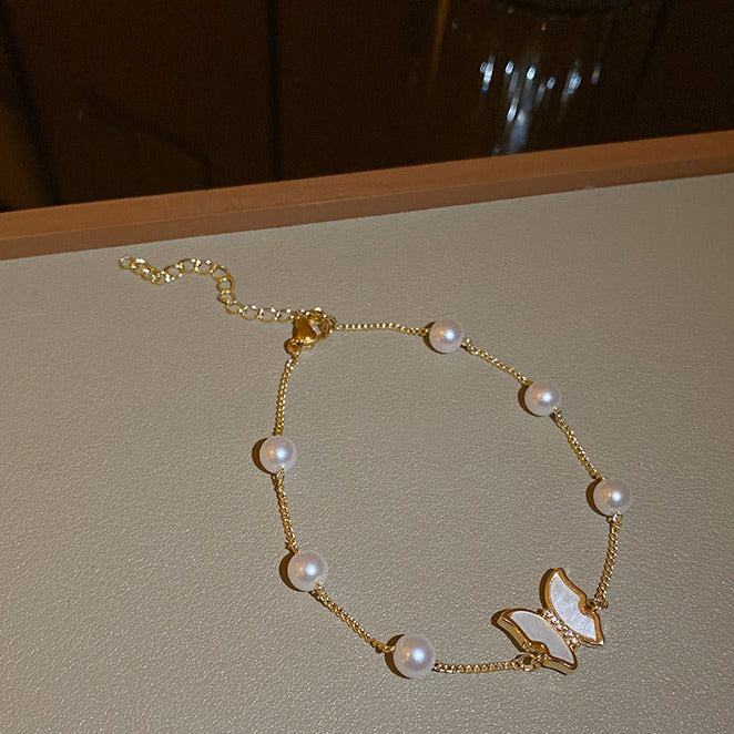 Bratara cu perle sidef si pandantiv fluture – Anasofia